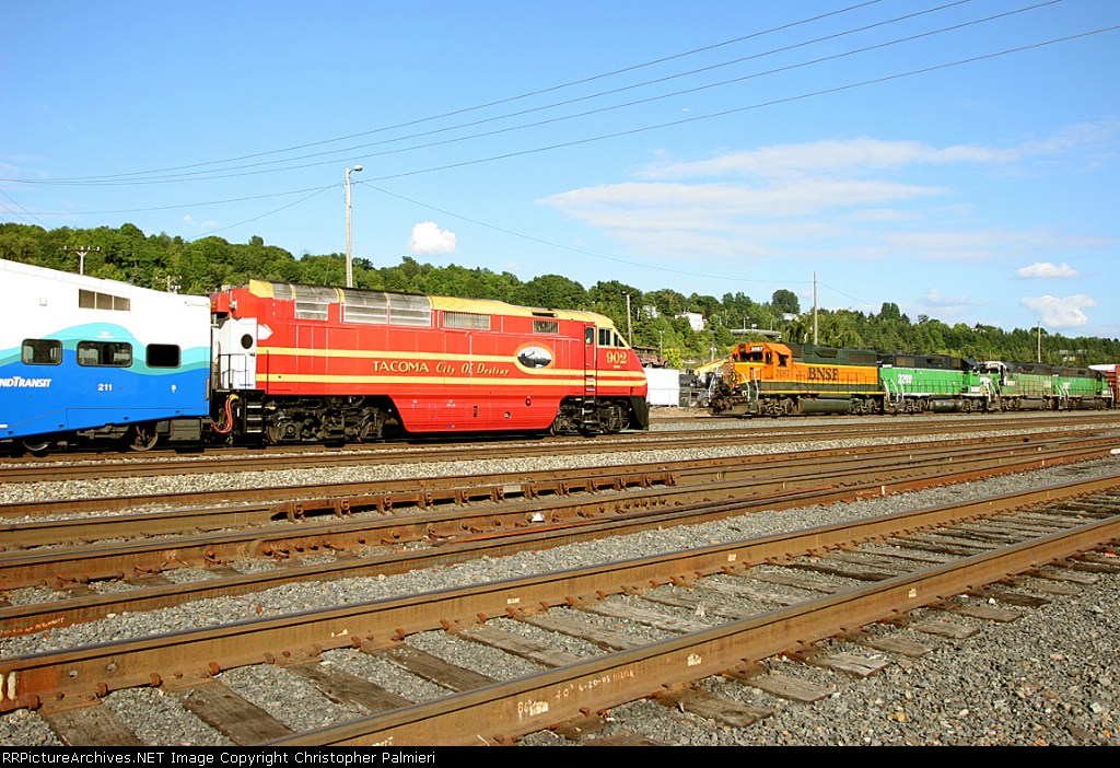 SDRX 902 and BNSF 2087